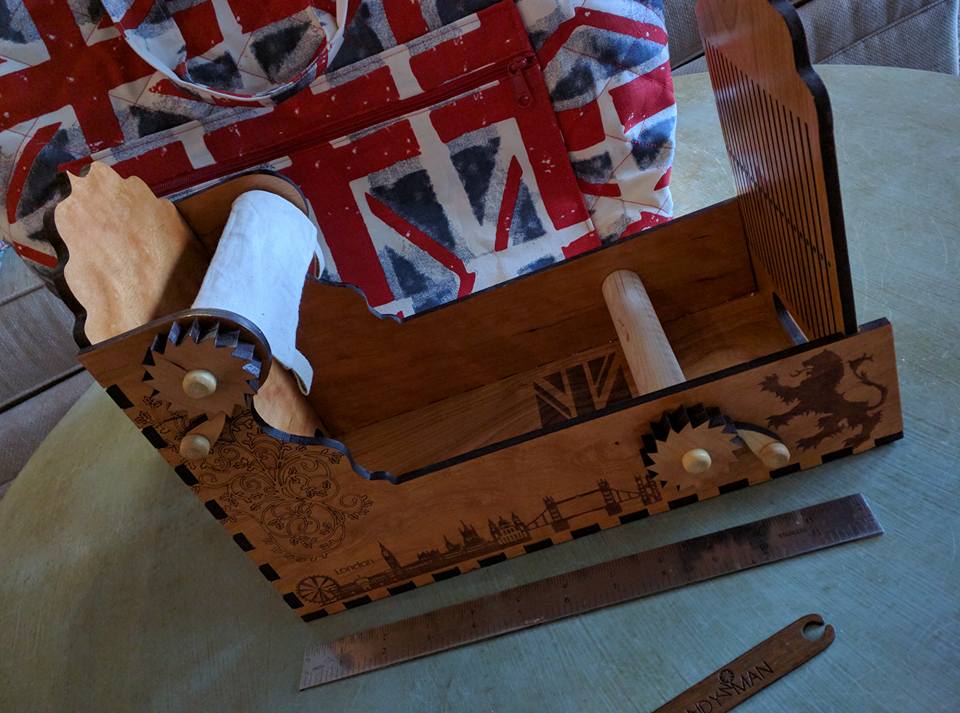 She's just a girl who creates...: Some box loom designs from Handywoman