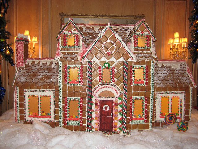 Simply Creative: Amazing Gingerbread House