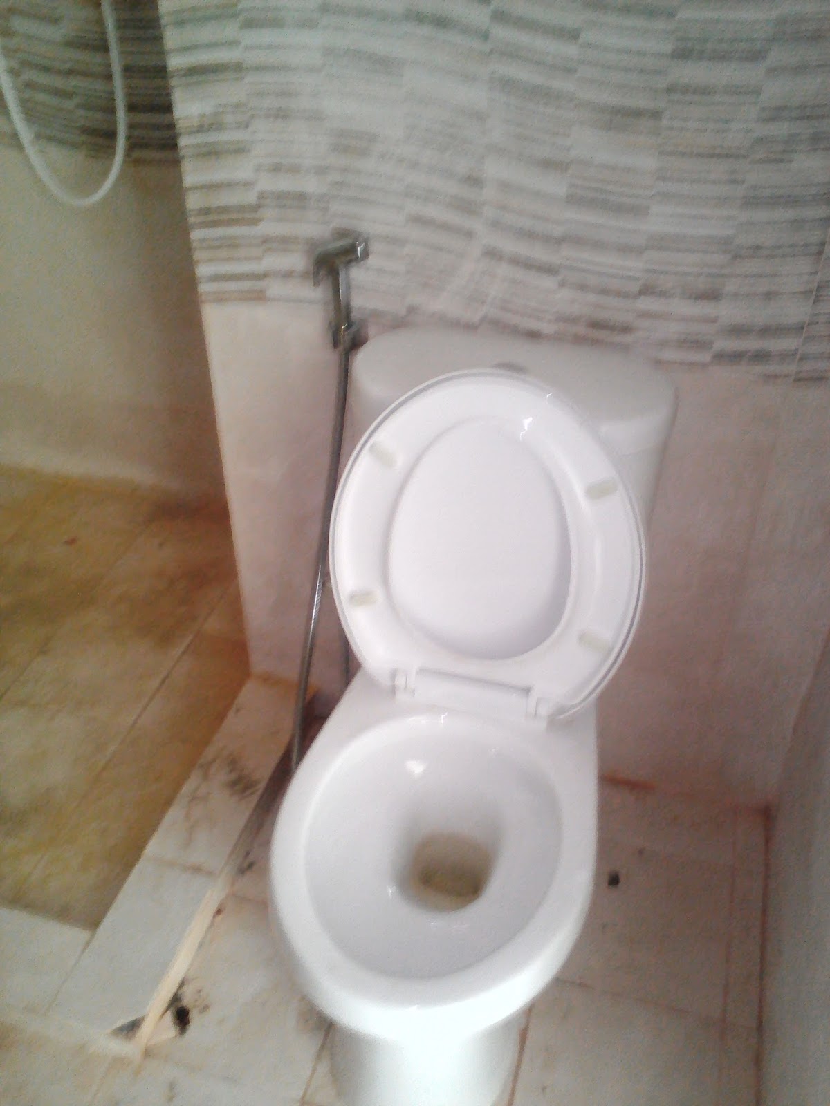 SERVIS-PERBAIKAN TOILET DUDUK KLOSET