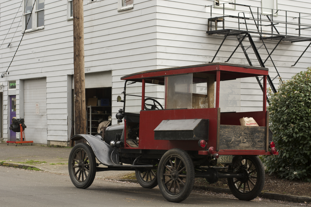 OLD PARKED CARS.: 1921 Ford Model T Huckster.