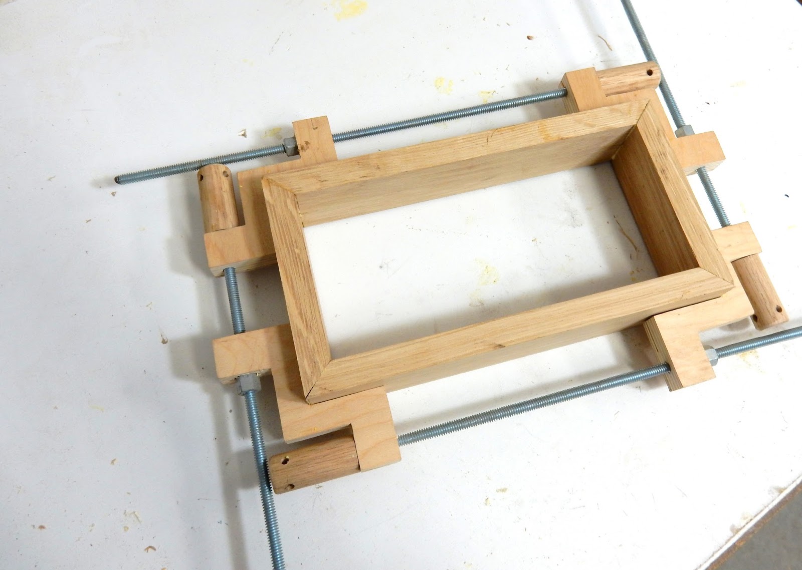 Jax Design: Make a Simple Jig and Build Boxes with Decorative Splines