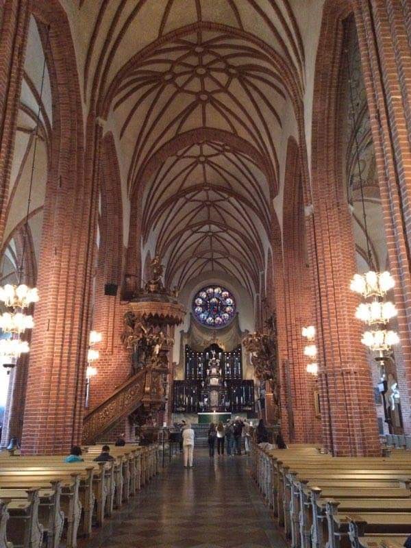 Stokholmas ~ Nesėdėk vietoje!