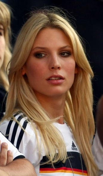 Galeri Foto WAGS, Kekasih dan Istri Pemain Bola: Sarah Brandner ...