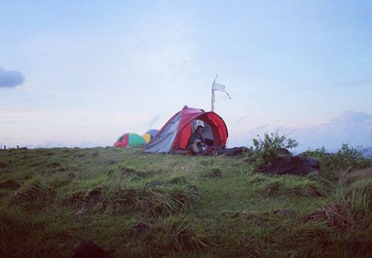 Pemandangan Bukit Sapu Angin Pelaihari yang Ciamik | Jangan Lupa Piknik
