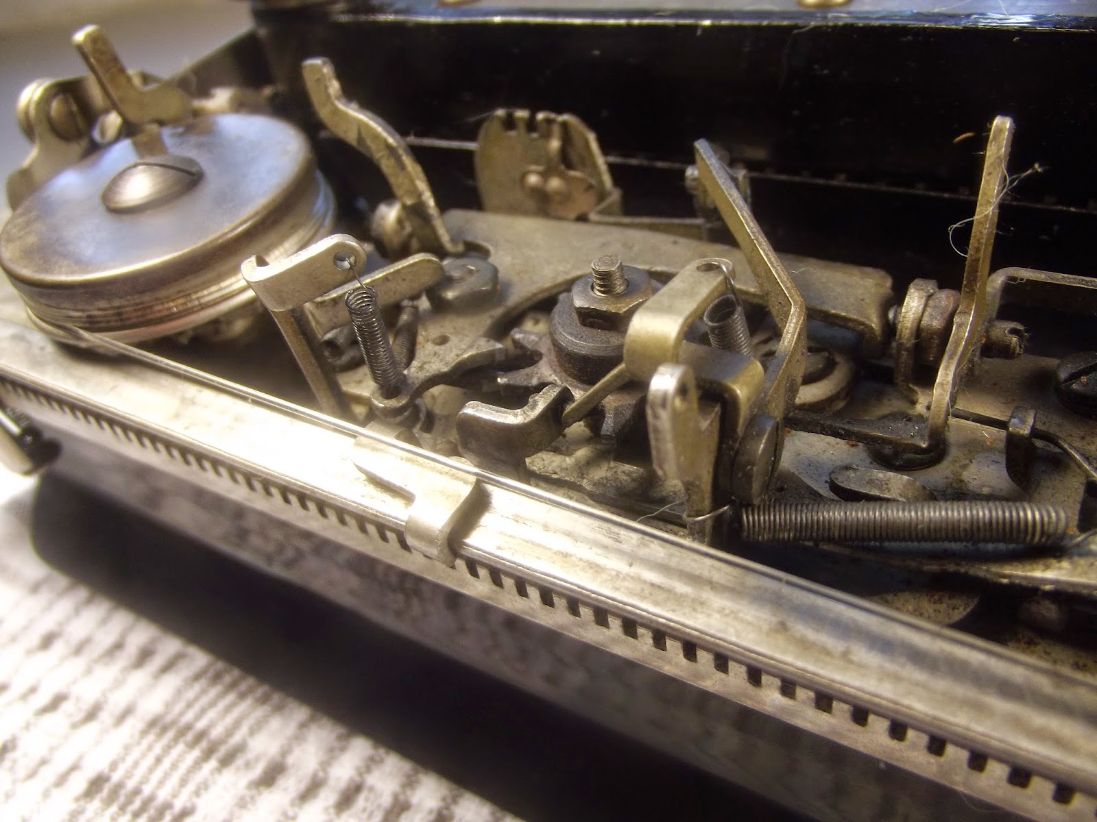 oz.Typewriter: Anatomy of a Fox No 1 Portable Typewriter