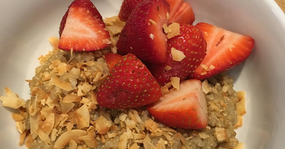 Antojitos en la mesa: Desayuno de quinoa con flakes de coco y fresas