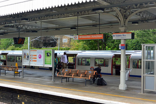 Willesden Junction Station Harlesden - Britain All Over Travel Guide