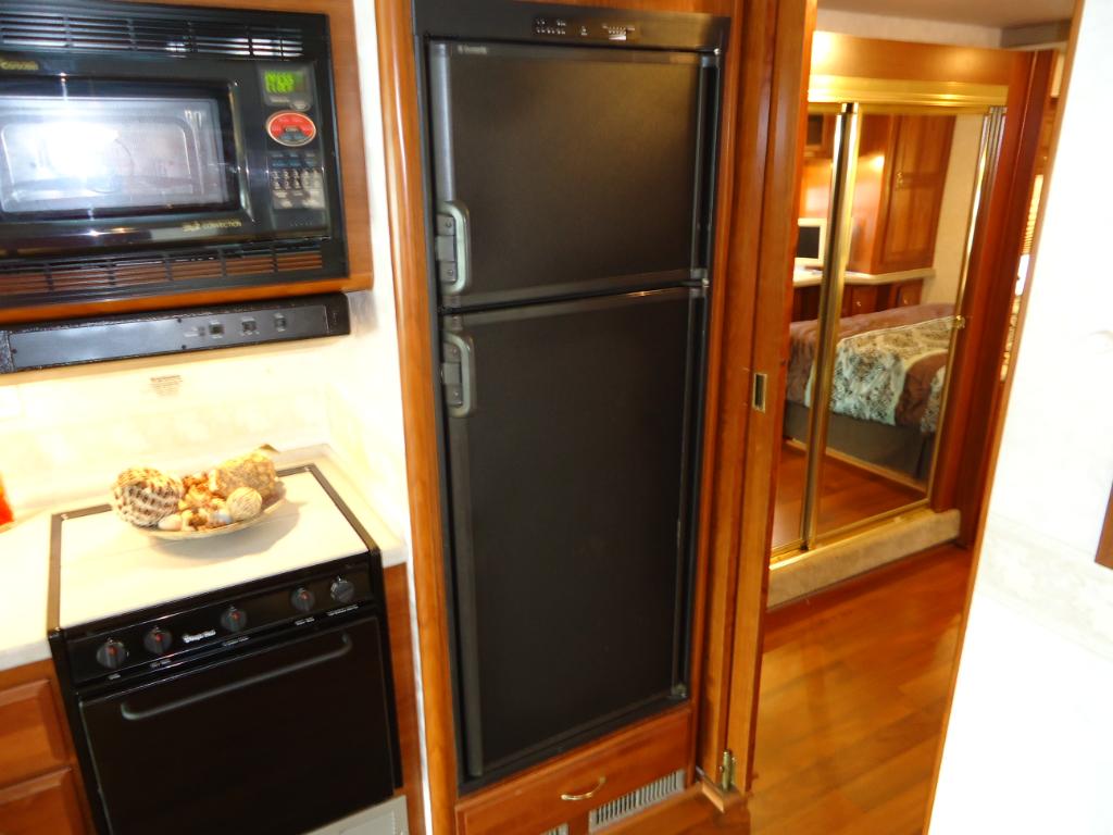 2002 Fleetwood Bounder Motorhome: 2002 Fleetwood Bounder Class A Motorhome