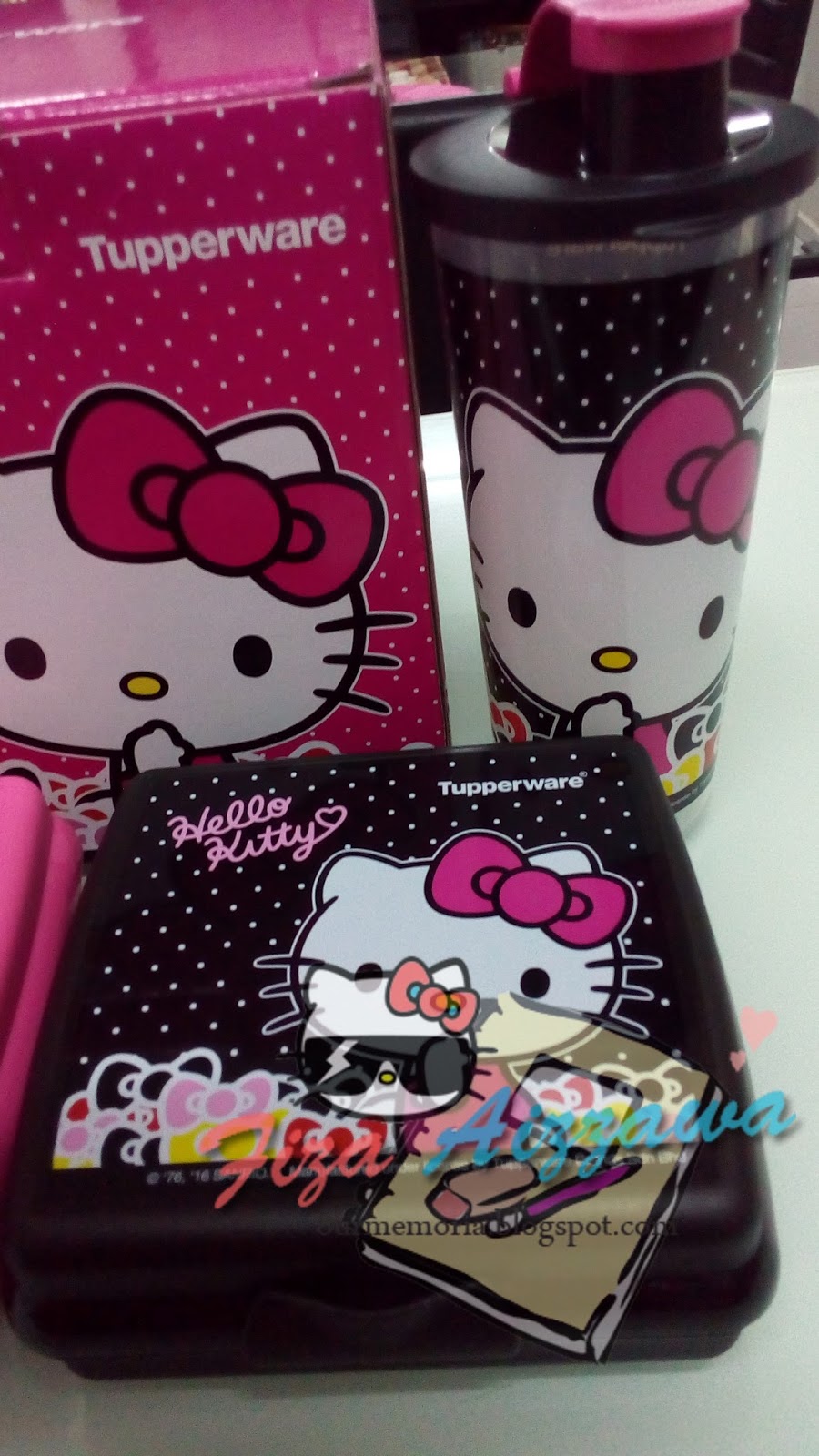 Model Tupperware Hello Kitty Lunch Set