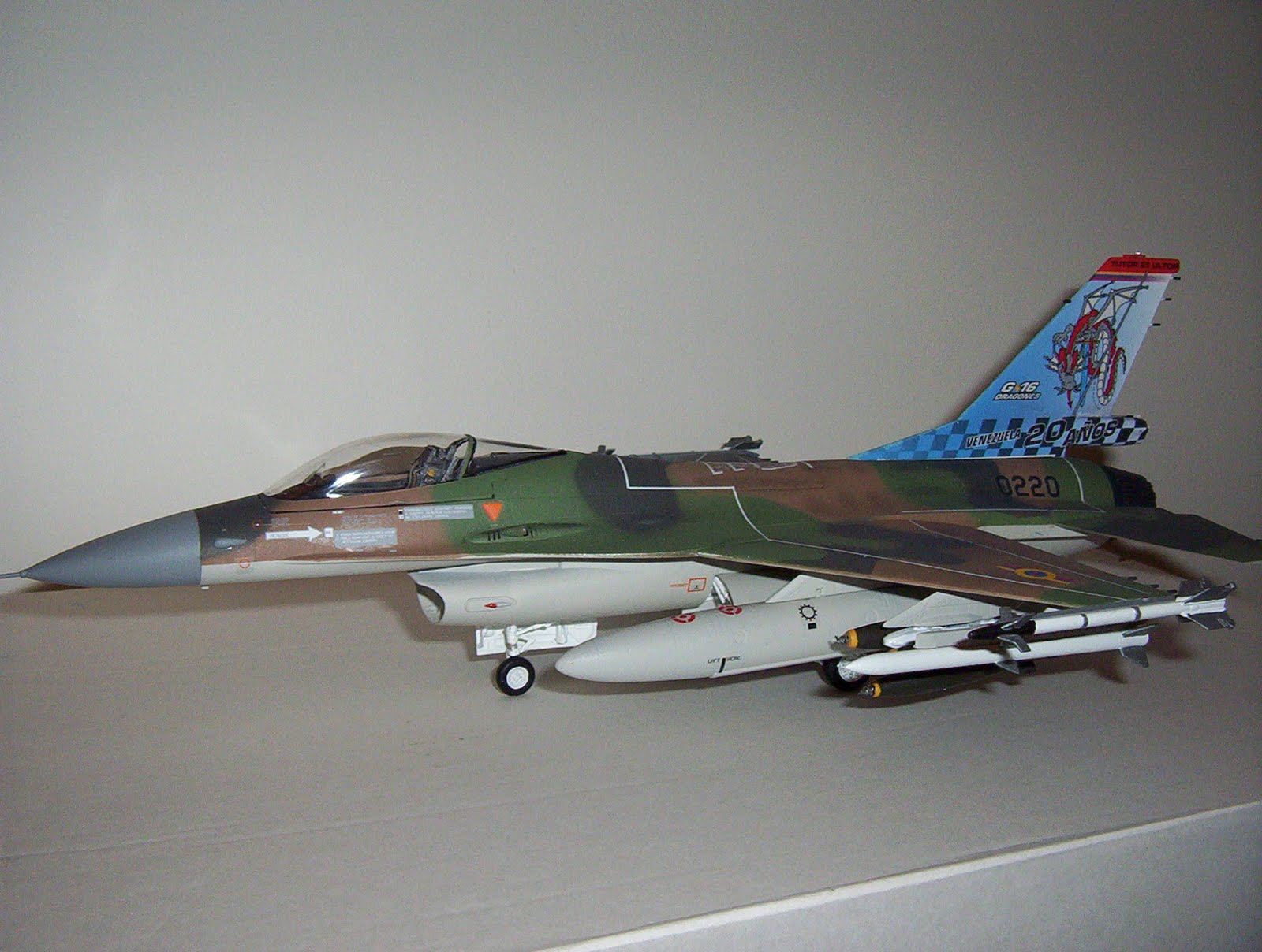 Scale Model Hobby: F-16 A Fighting Falcon Fuerza Aerea Venezolana