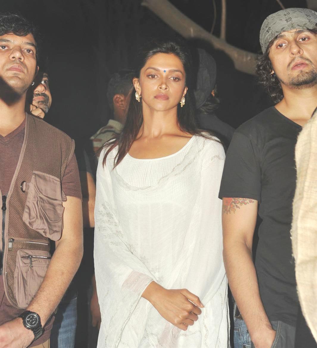 Deepika Padukone and Ranveer Singh at Candle March for Delhi Rape ...