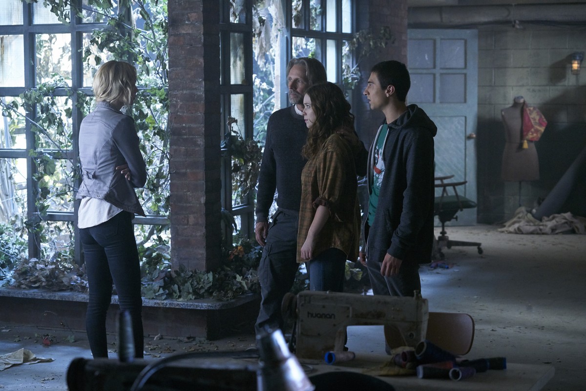 Laura Vandervoort: Bitten Season 3: Episode 3 "Right Behind You ...