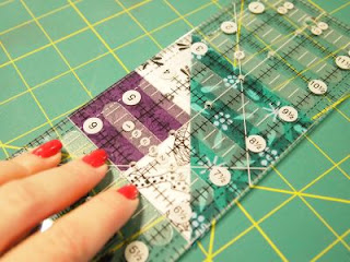 52 Quilts in 52 Weeks: Tuesday Tutorial: Magic Triangles