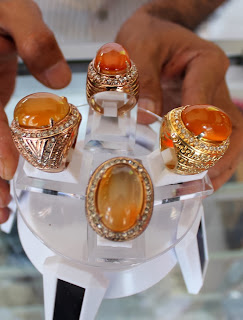 Batu Bacan Obi Merah Kristal