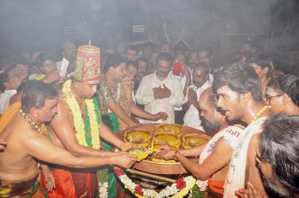 2014 Arunachala Karthigai -- Bharani Deepam - ARUNACHALA GRACE