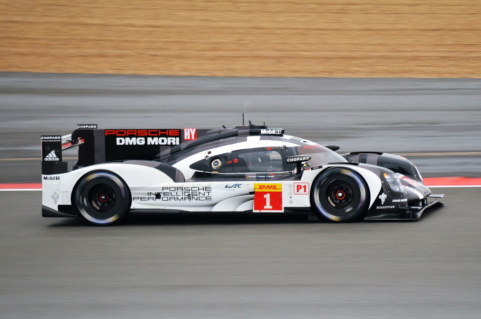 Porsche pace practice at Silverstone | Dominik Wilde