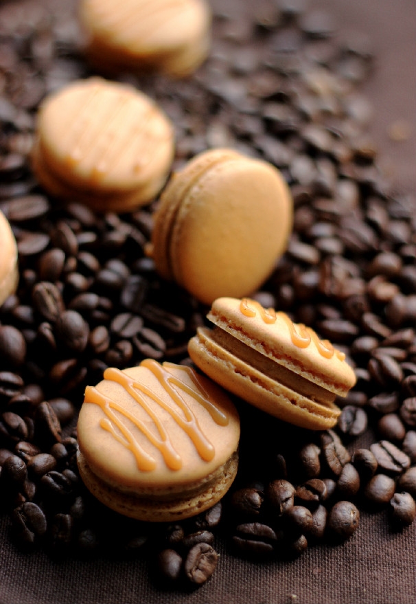 Pumpkin Spice Latte Macarons - Confessions of a Confectionista