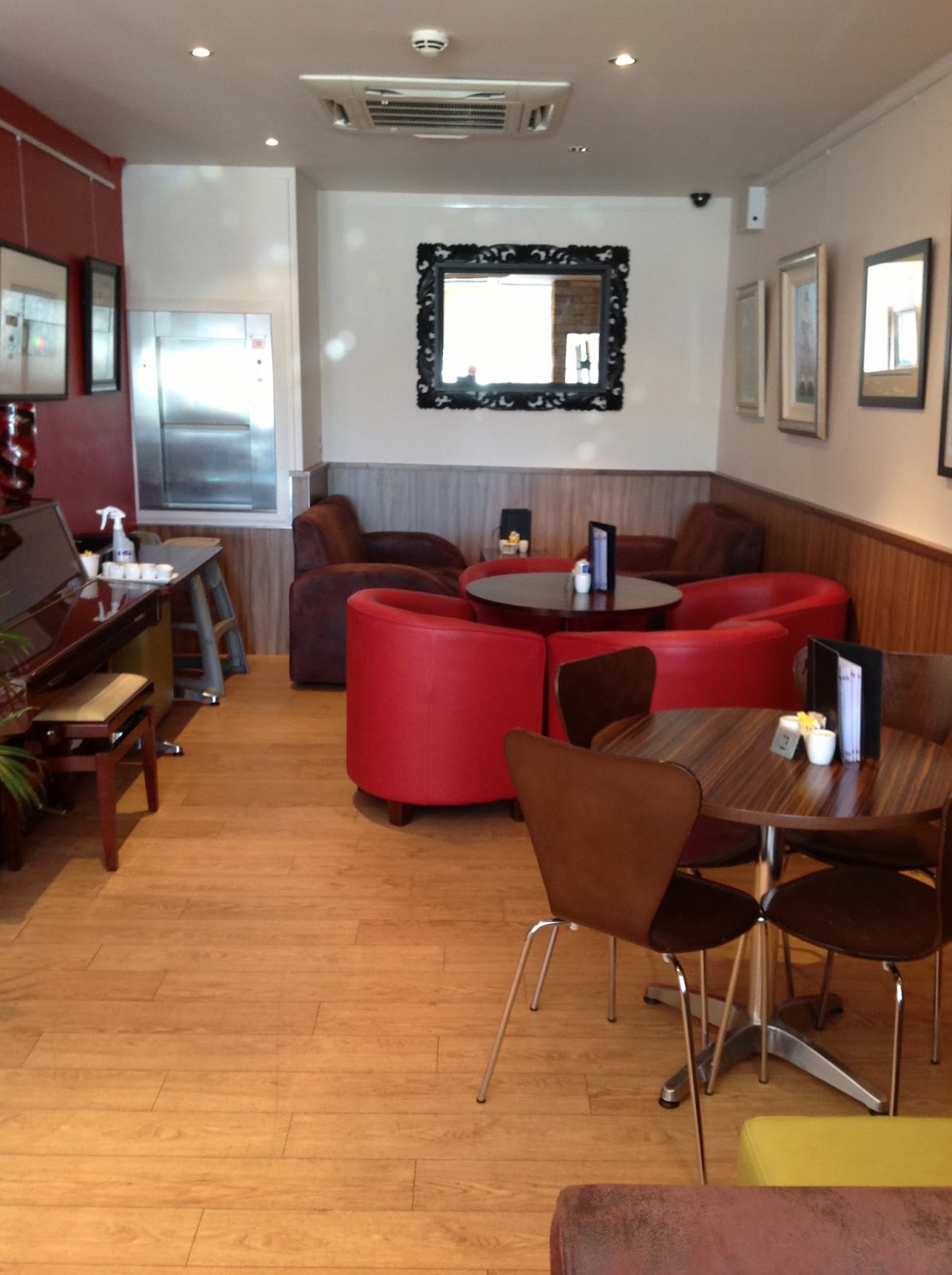 Lord Belmont in Northern Ireland: Café Smart