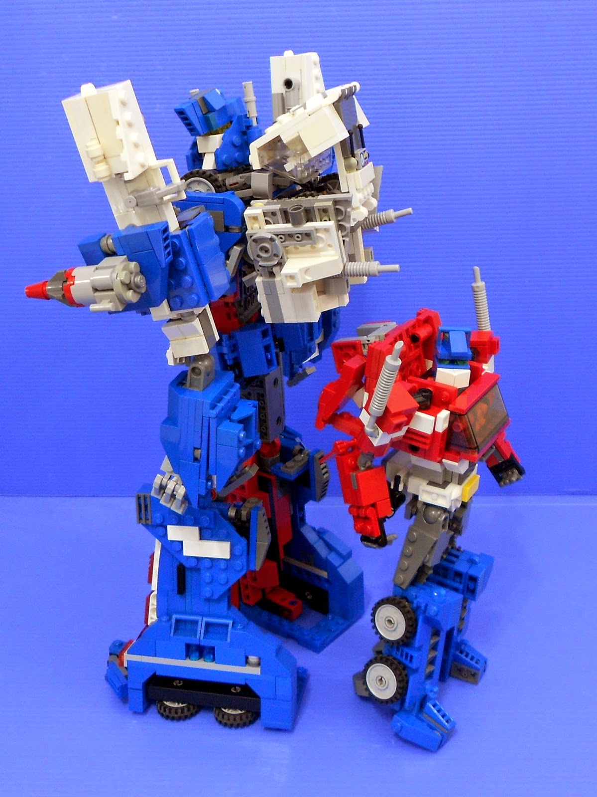 Alanyuppie's LEGO Transformers: LEGO Ultra magnus: Part 3 of 3 (Robot mode)