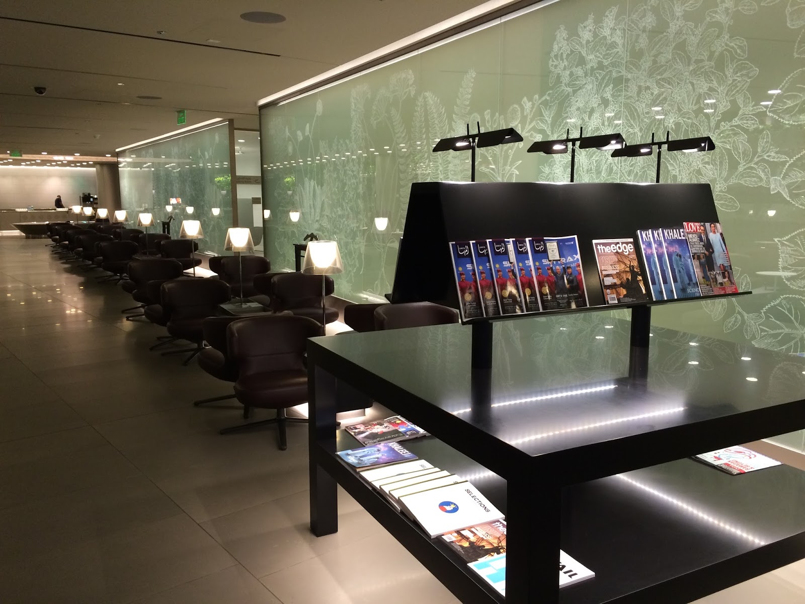 Qatar Airways Privilege Club Gold / Silver Lounge Hamad International ...