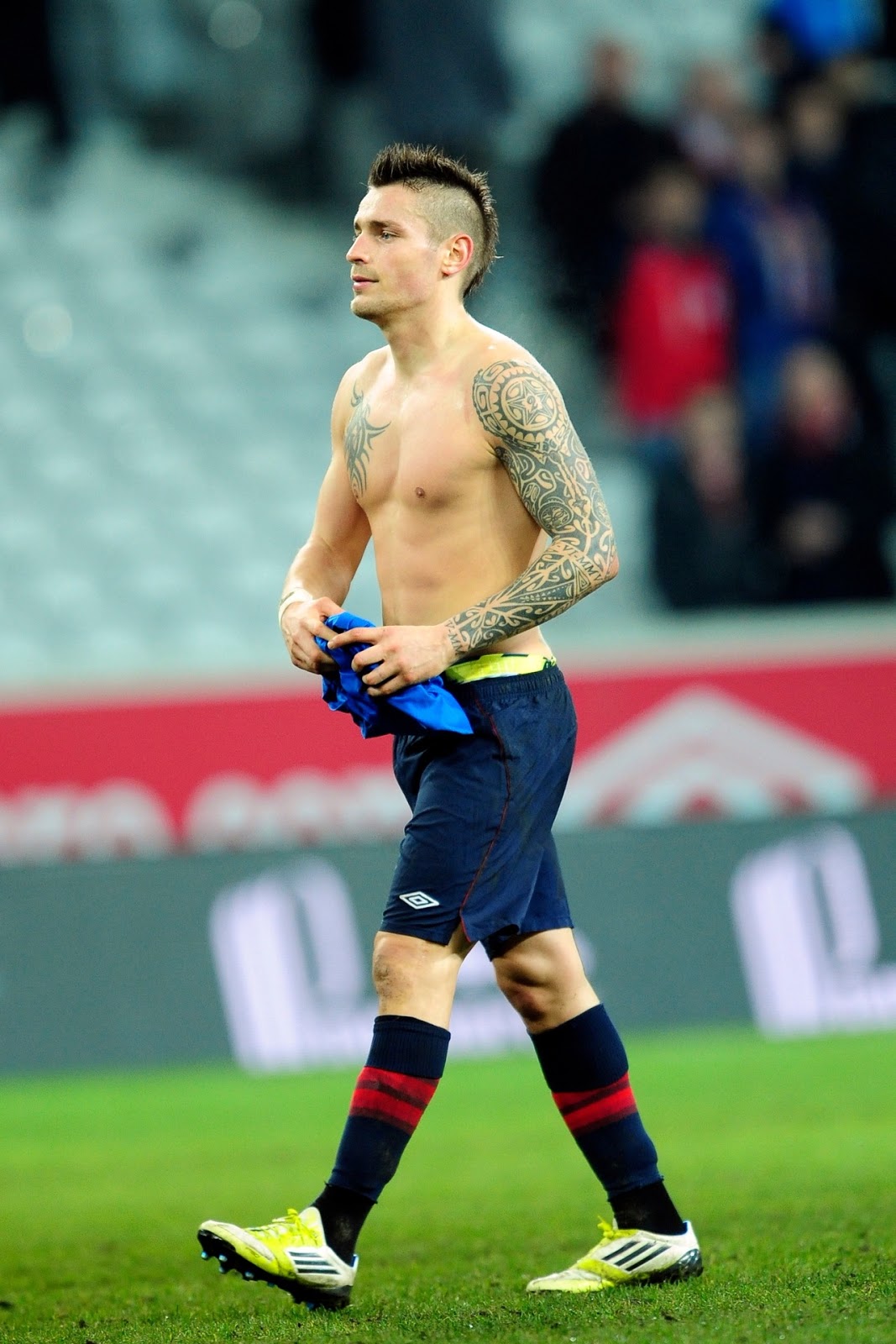 Met this fine specimen of a man today. : r/Gunners