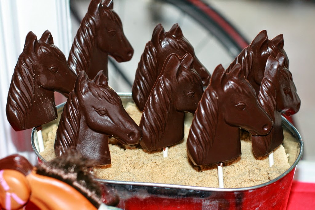 Invite and Delight: A Kentucky Derby Party