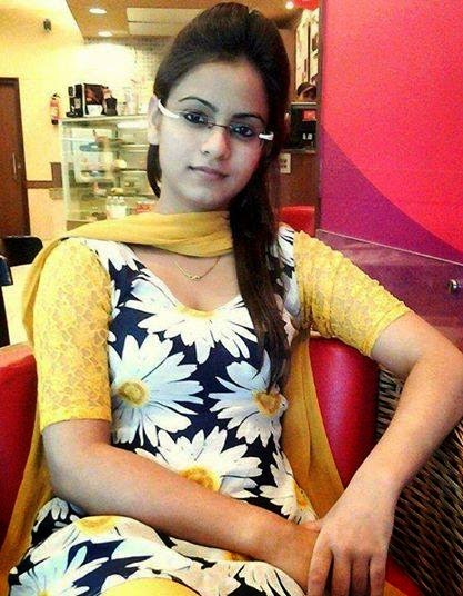 Beautiful girls of Lahore ~ online fun