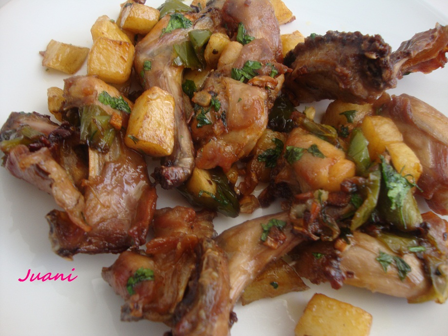 Las Cosillas Que Hago: Conejo tierno frito con pimientos y patatas