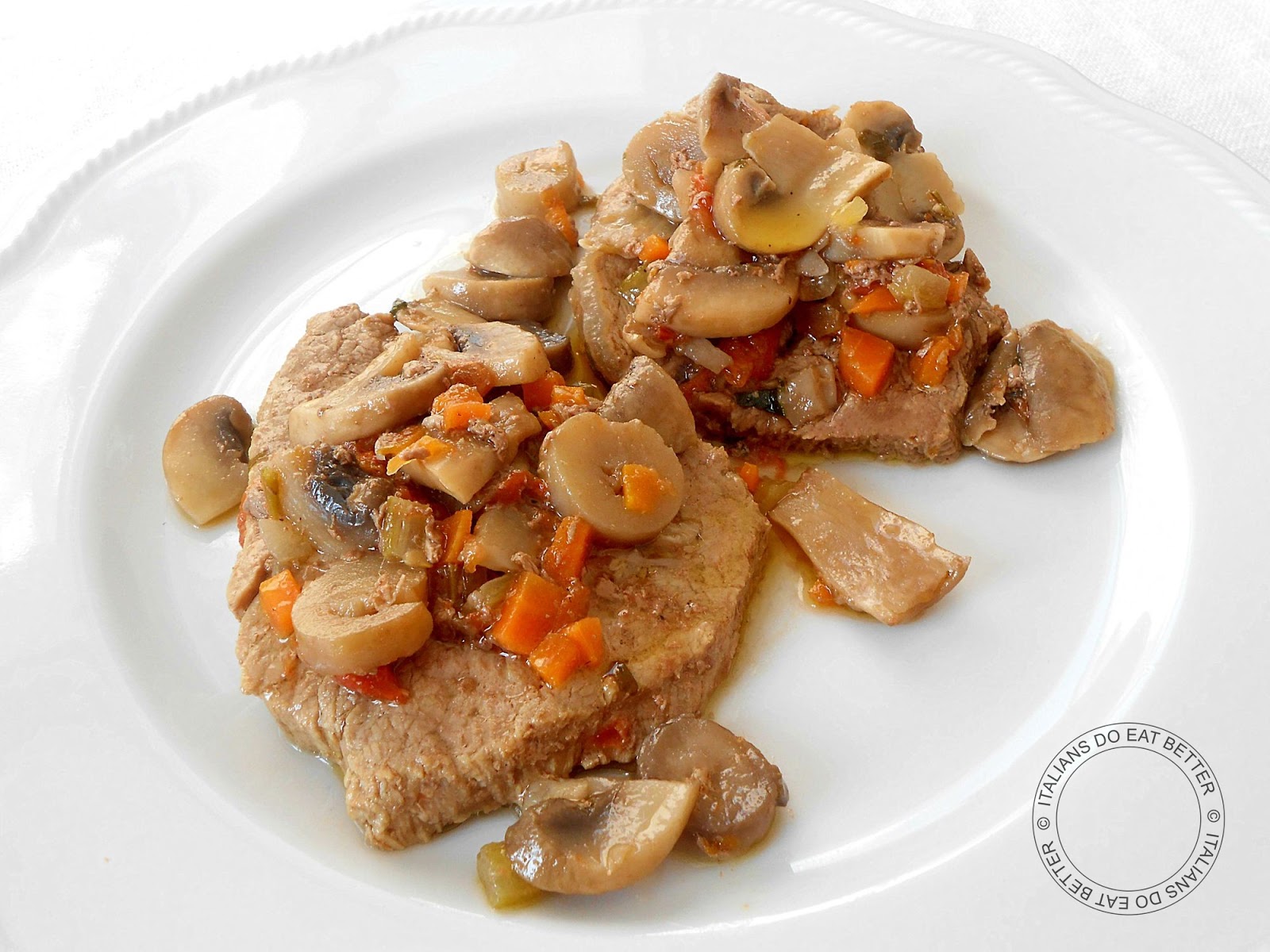 MEDAGLIONI DI FILETTO DI VITELLO AI FUNGHI - ITALIANS DO EAT BETTER