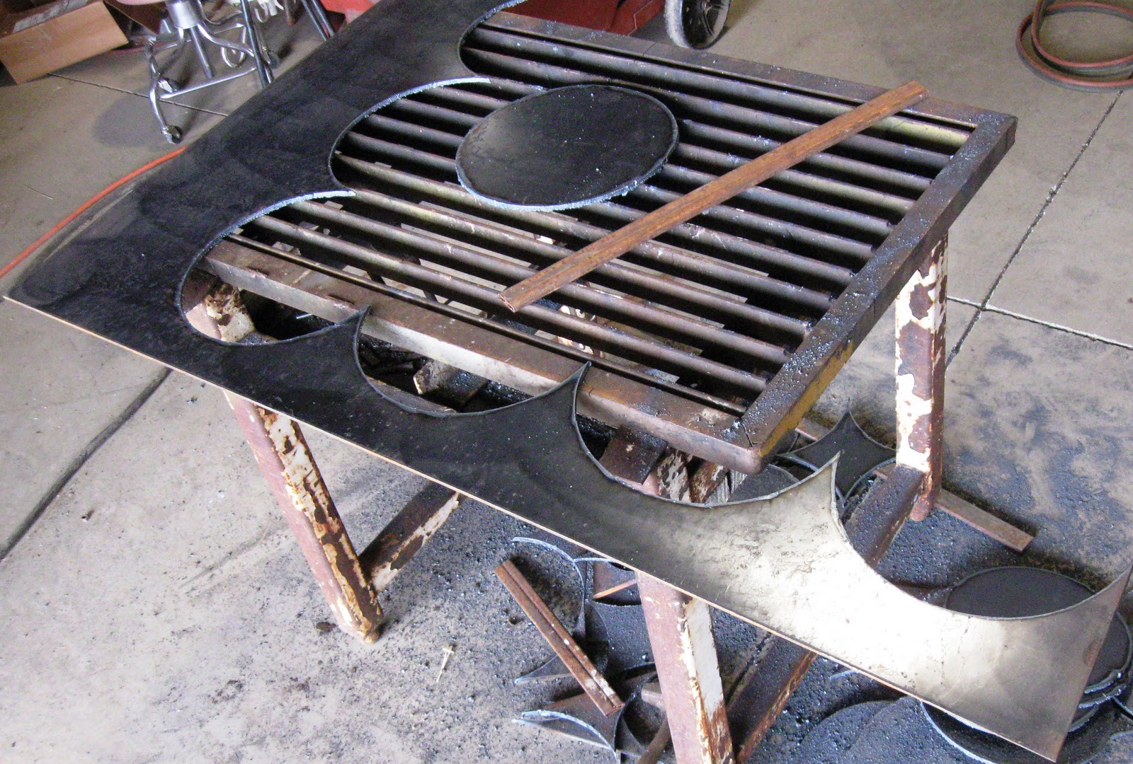 Quotidian: CONCRETE FENCE POST FORMS - Construction