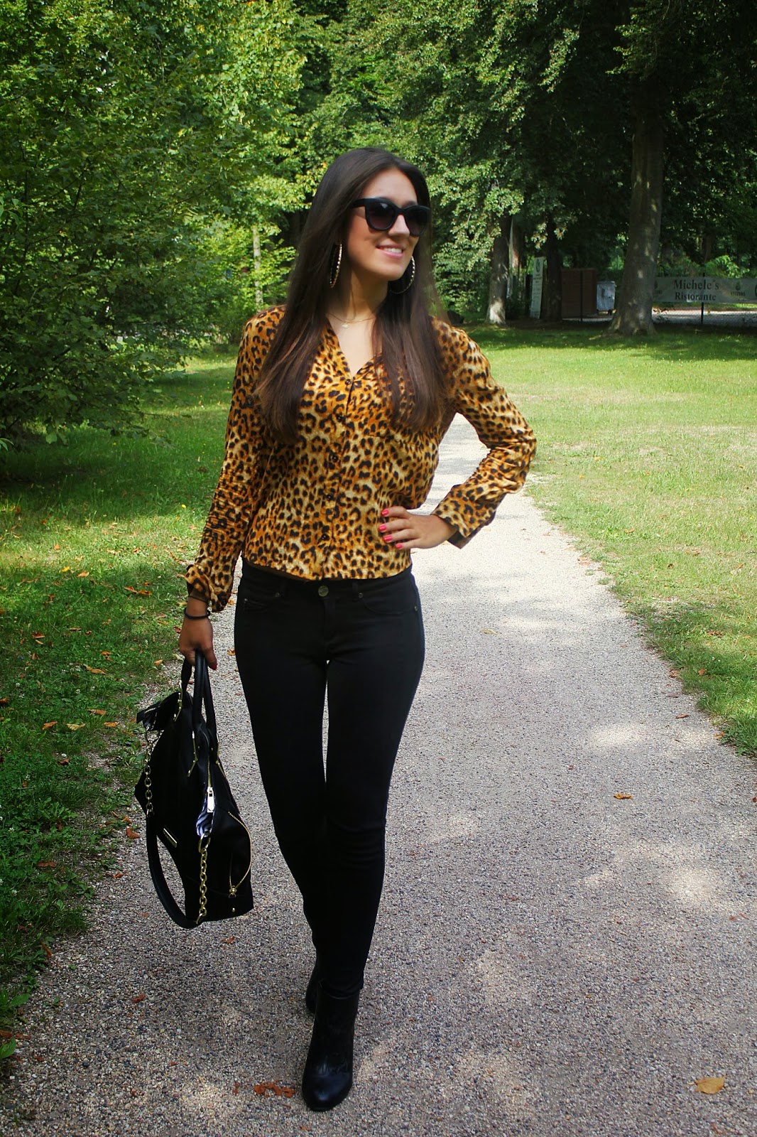 Holde Maid: August Review