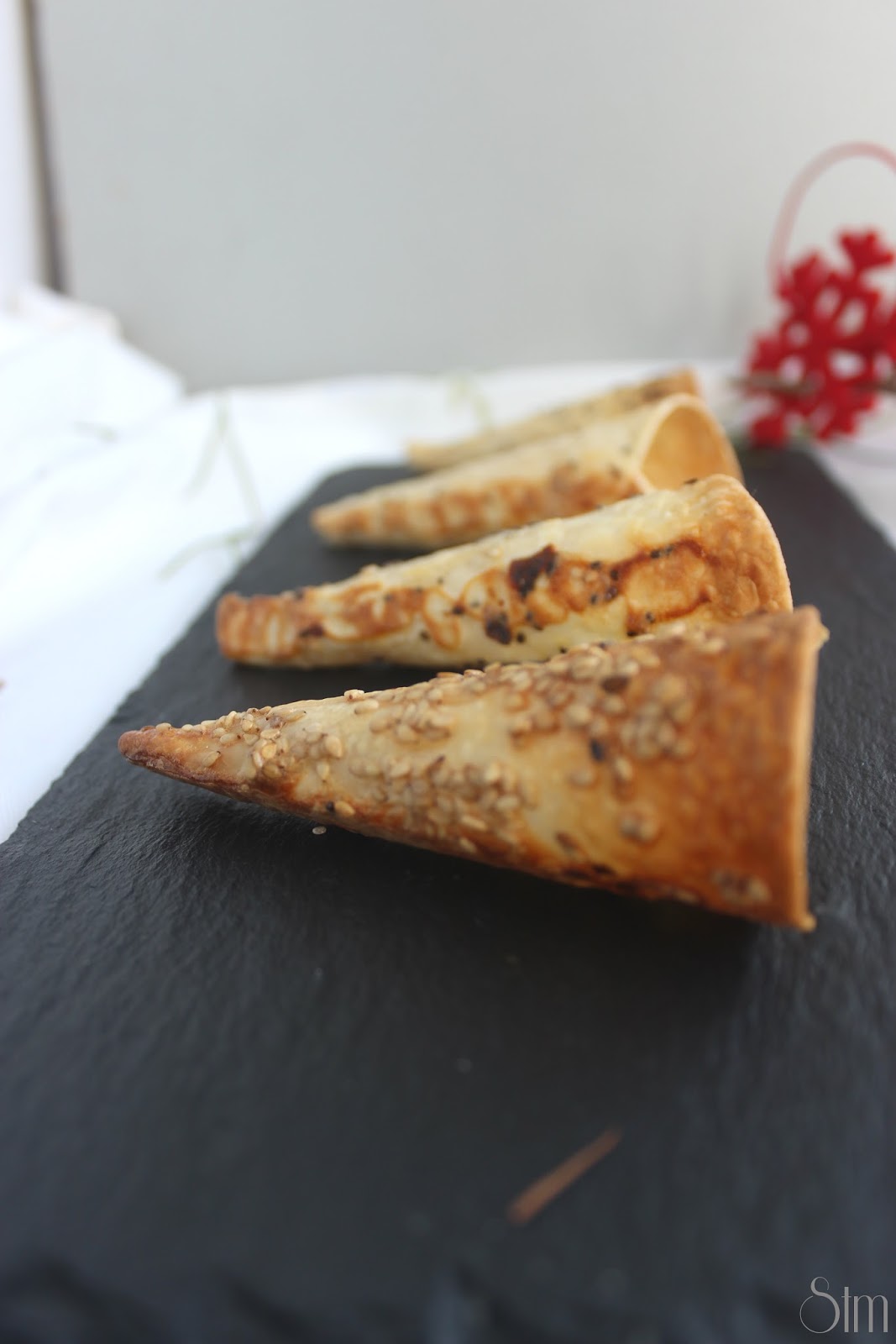 APERITIVO S CUCURUCHO RELLENOS DE CALAMAR / CONE APPETIZERS STUFFED WITH SQUIDS