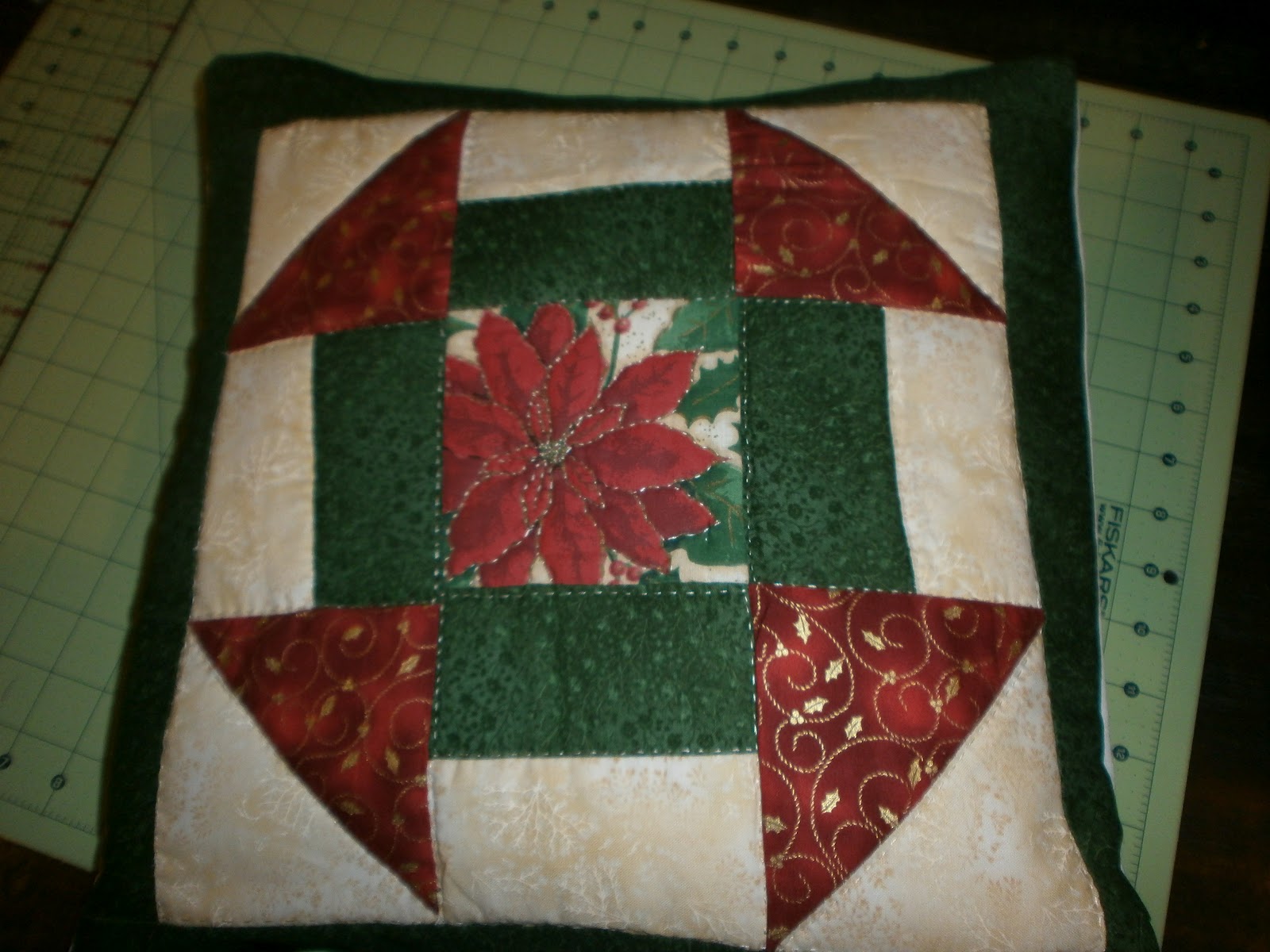 Juntando e dando nós.: Almofadas de Natal em Patchwork