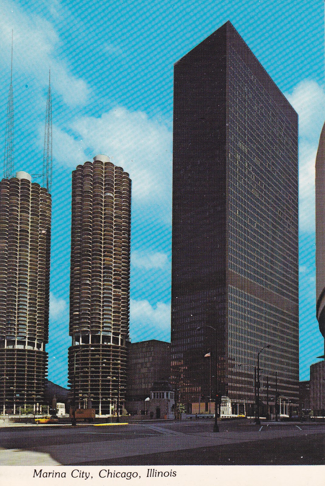 POSTALES INVENTADAS: 876. Marina City and IBM Building, Chicago