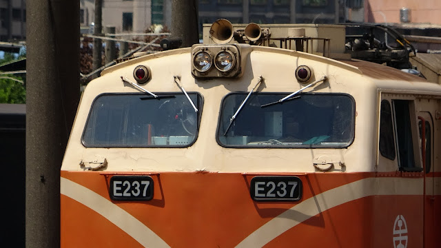 Blair's 鐵道攝影: E237電力機車 / TRA E237 Electric locomotive