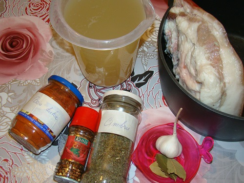 Cristina's world: Sunca fiarta in zeama de varza murata