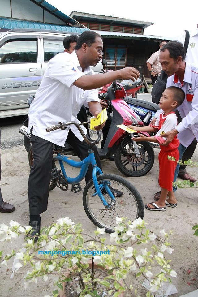 Orang Melayu Naik Basikal