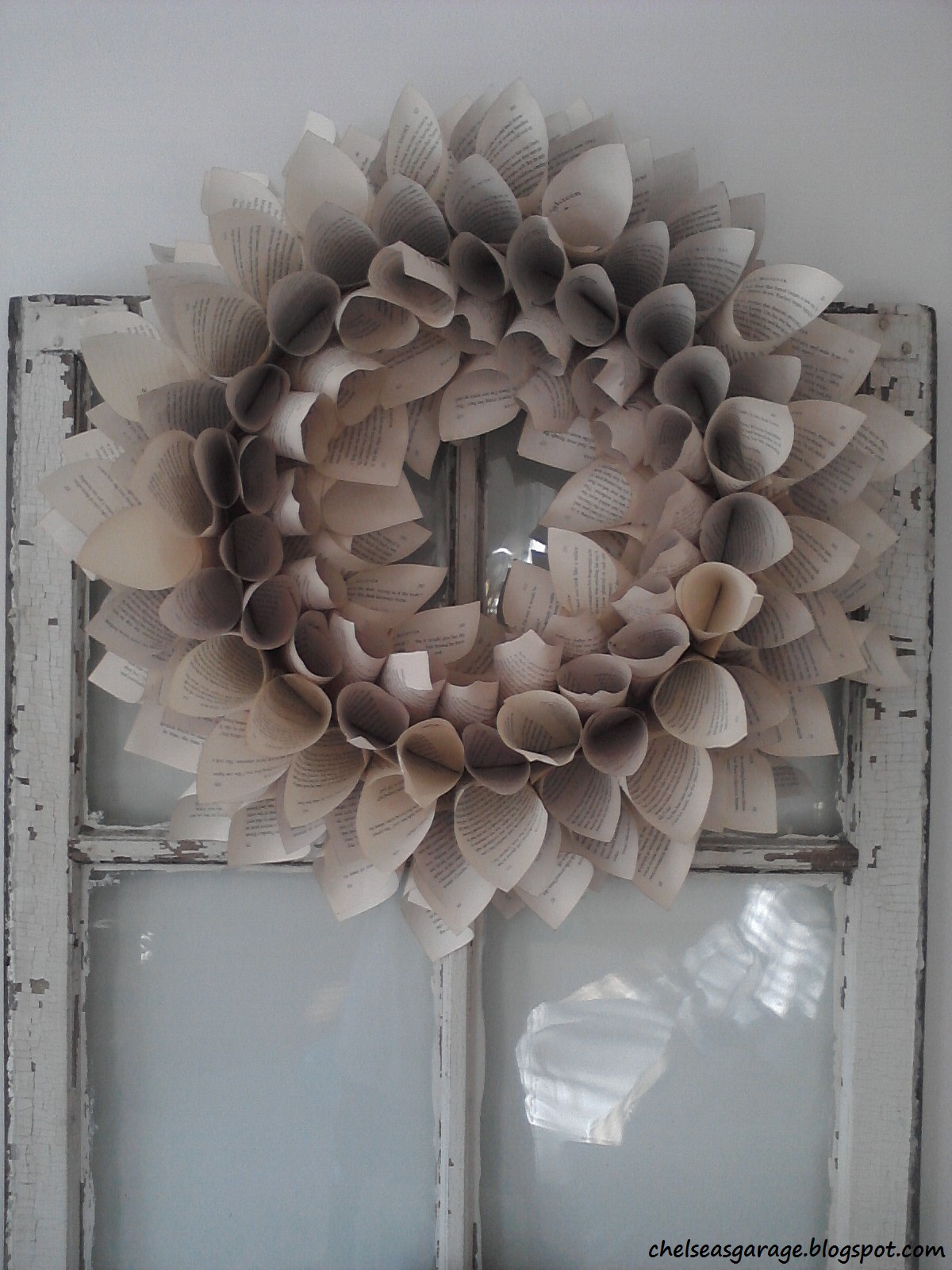Chelsea's Garage: Paper wreath tutorial