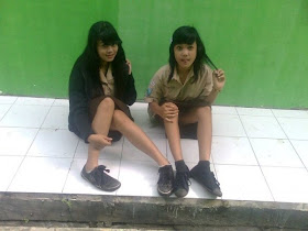 marlinibiza: Siswi SMA Ini Nggak Sadar Ngangkang Di Depan Umum