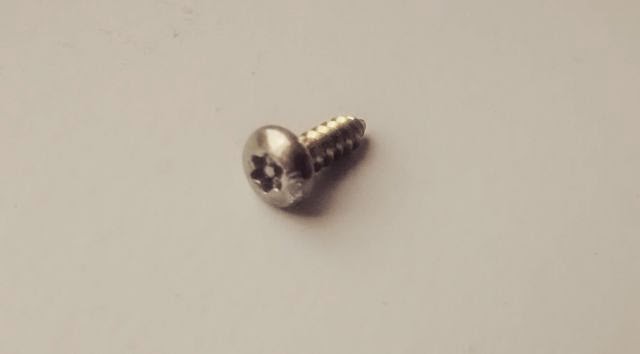 Kawasan 18 Plus: Bypass a Security Torx Screw with a Flathead Screwdriver