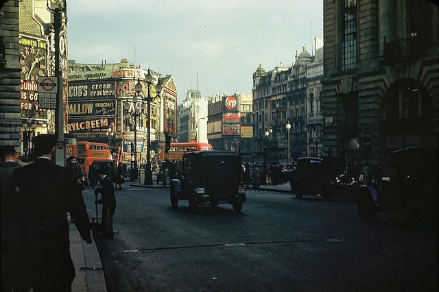 Beautiful Colour Photos of London in 1950 ~ Vintage Everyday