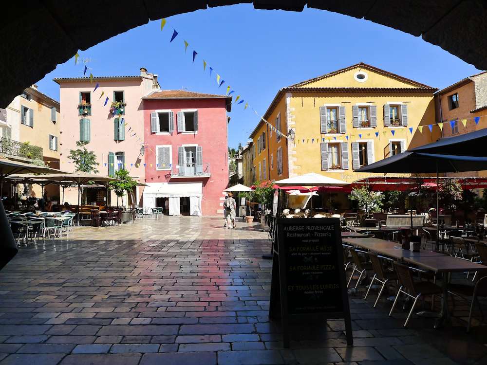 La Mémoire Vive: The Colors of Valbonne, France