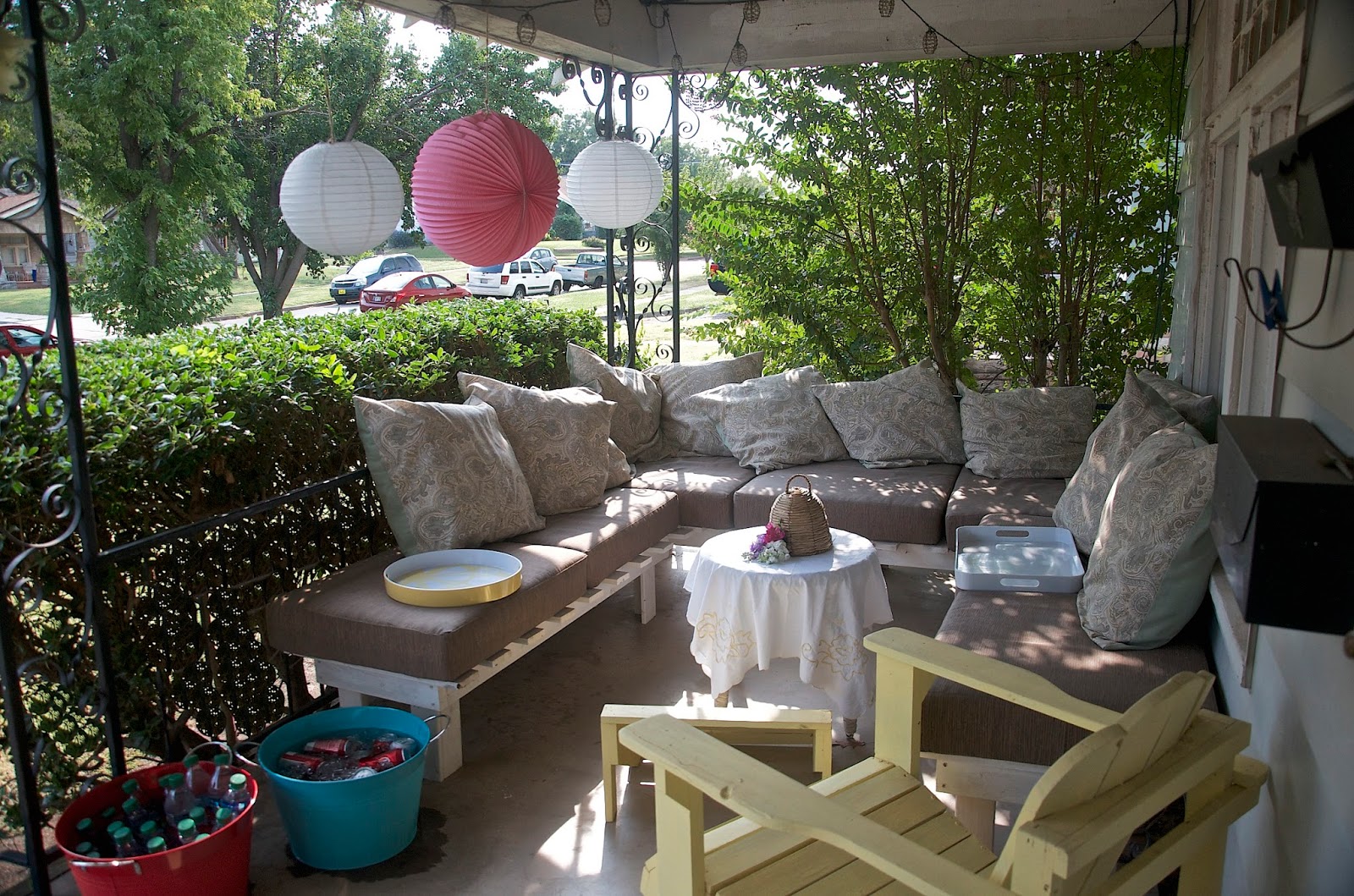 Honey Bea's First Birthday Party - Entertaining Women