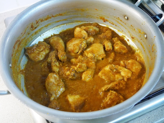 This Muslim Girl Bakes: Our House Pakistani Chicken Curry.