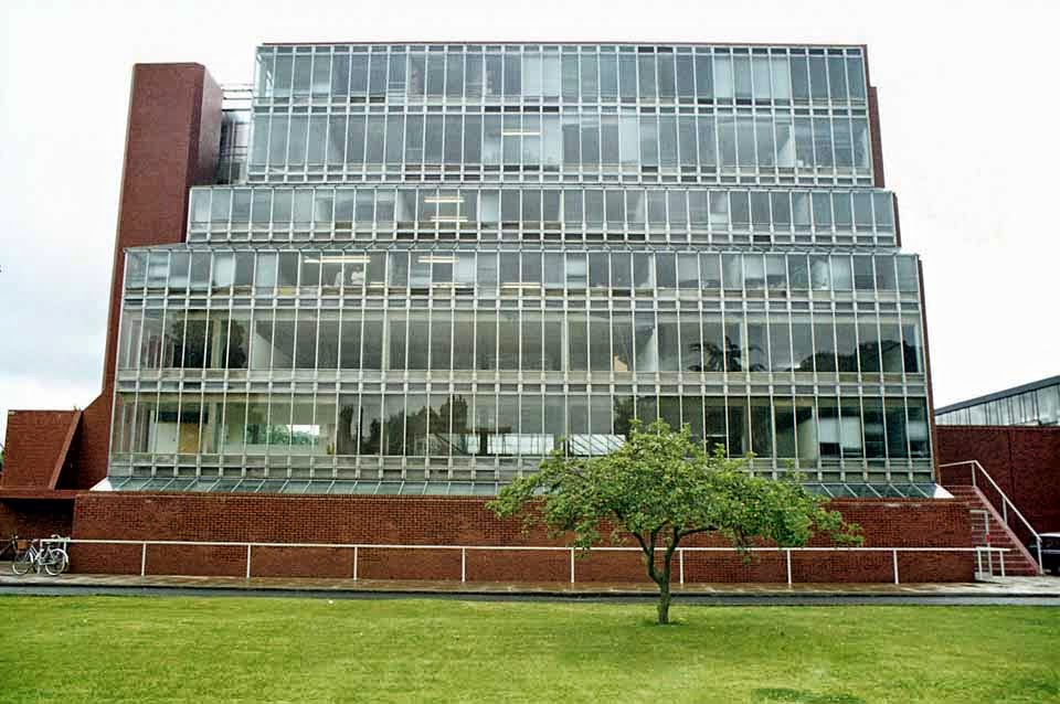 Facultad de Historia de Cambridge | James Stirling | Biblioteca ...