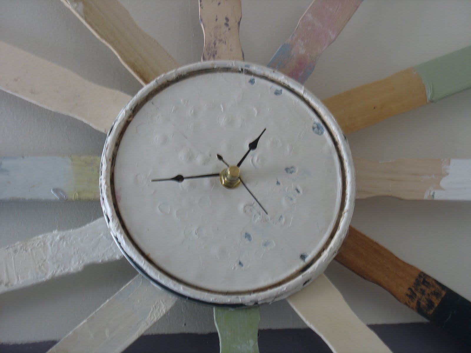 Shabby Redo For You !: Sunburst Paint Stick Clock DIY