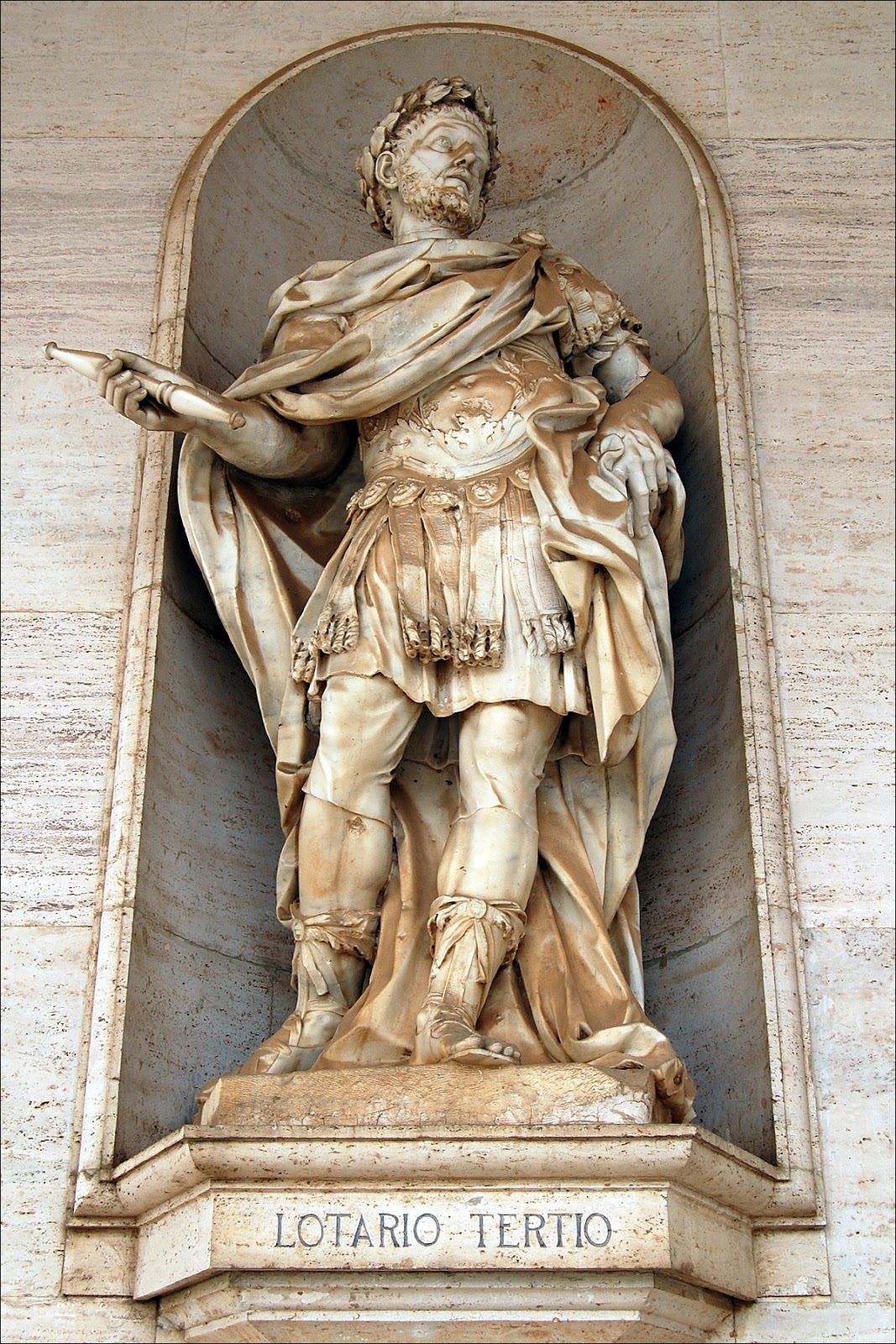 Il Regno: Photo of the Week: Statue of Lotario Tertio at Montecassino Abbey