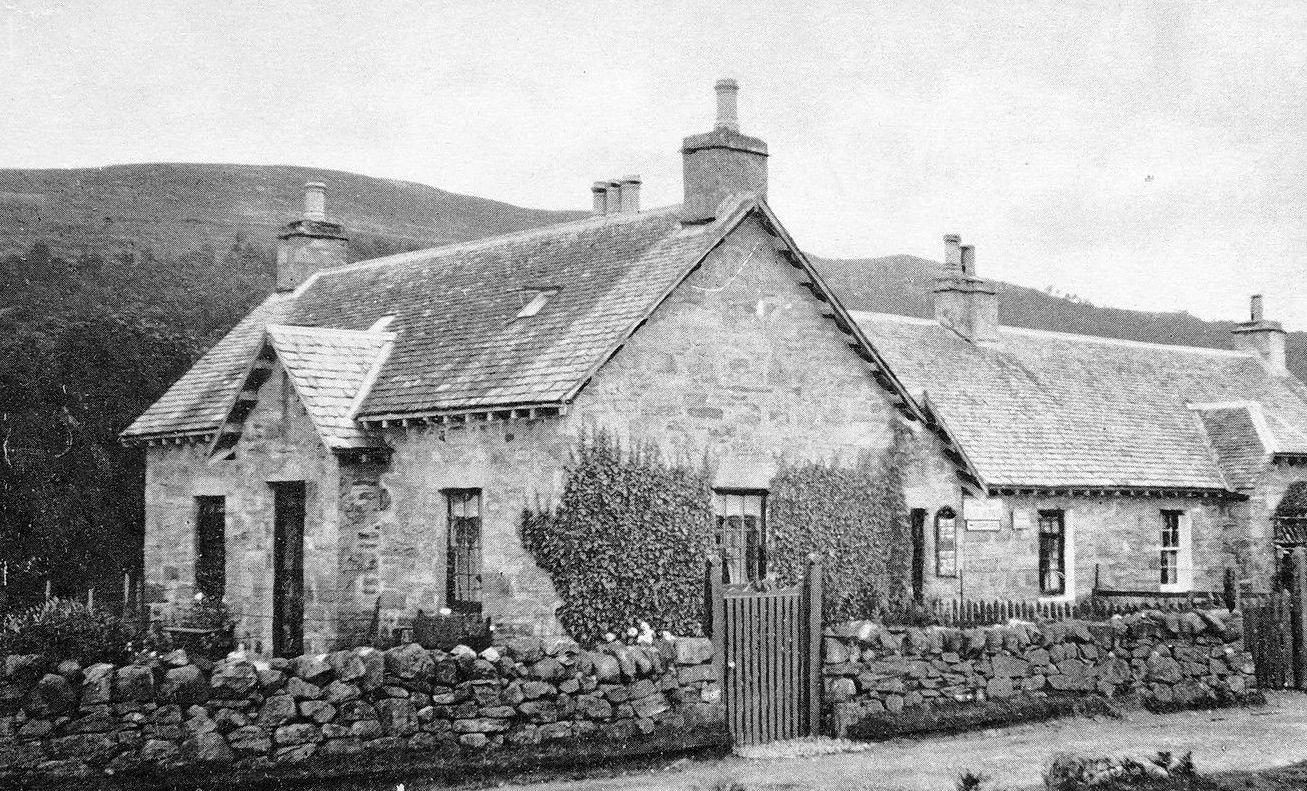 Tour Scotland: Old Photograph Cottage Post Office Tummel Bridge ...