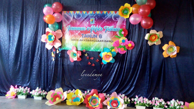 Kawasan Lynn Damya: DIY Bunga Besar-besar Sebagai Hiasan Backdrop