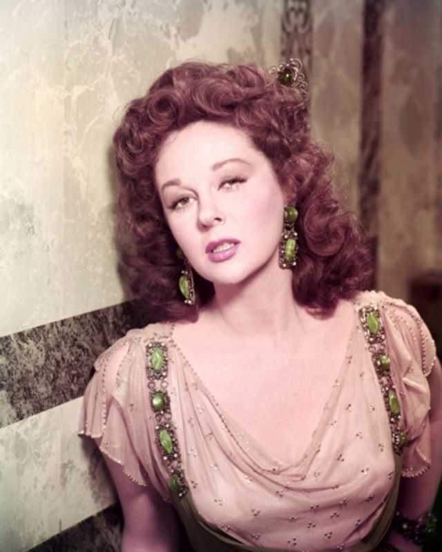 48 Glamorous Color Photos of Susan Hayward in the 1940s and 1950s ...